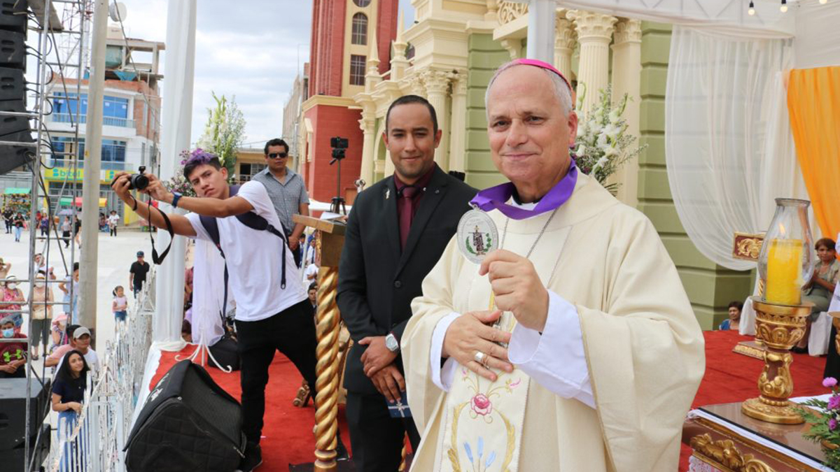 Chicago's Son Now Leads The Global Church Dr John Singarayar :: Indian ...