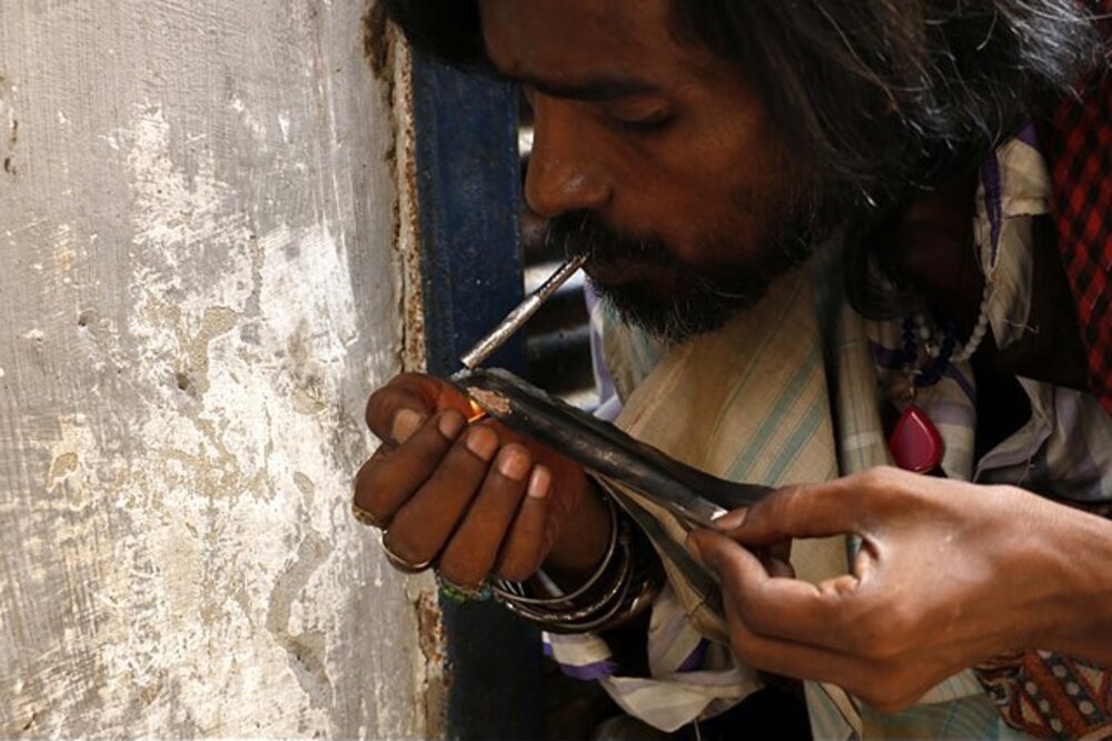 Curse of Drug Abuse M L Satyan :: Indian Currents: Articles